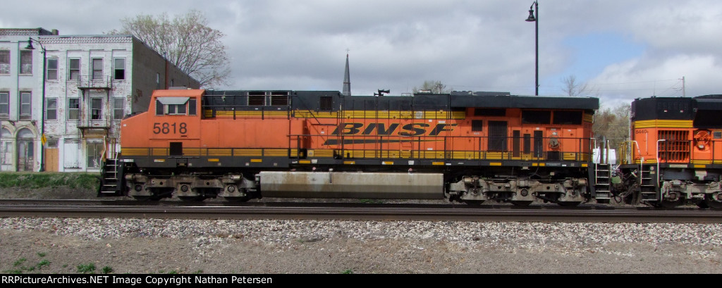 BNSF 5818